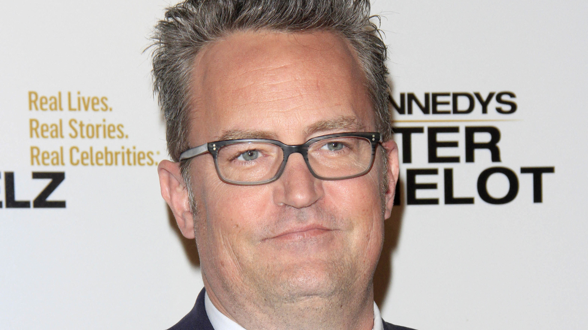 La star de “Friends”, Matthew Perry, estime avoir dépensé 9 millions de ...
