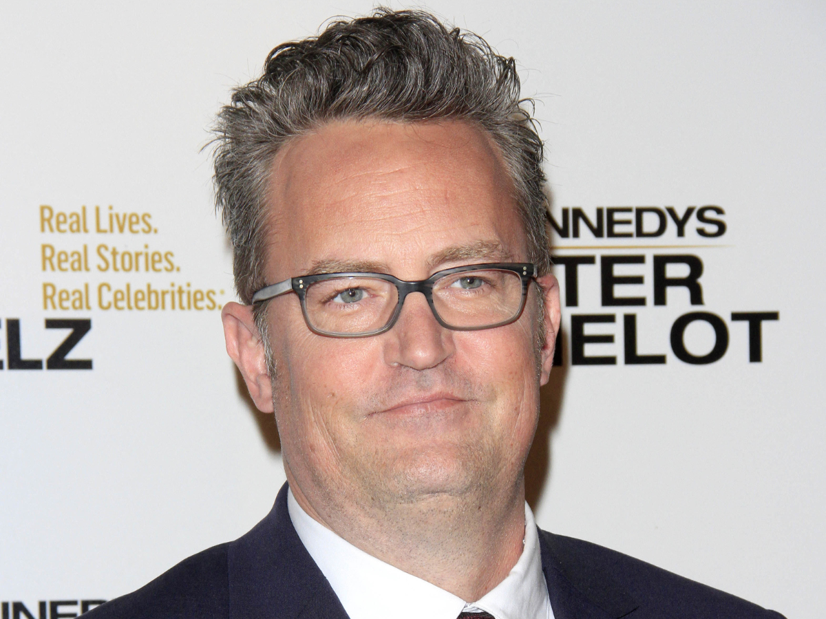 La star de “Friends”, Matthew Perry, estime avoir dépensé 9 millions de ...
