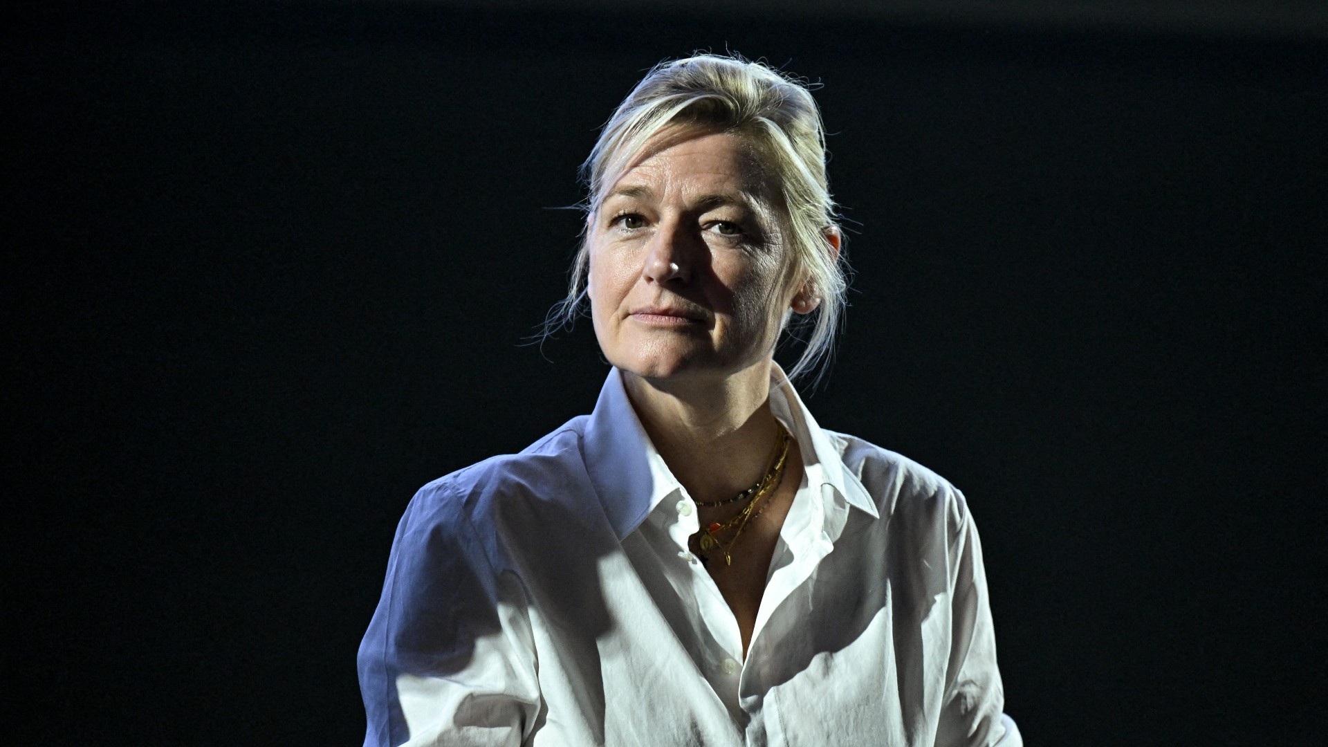 C à vous : Anne-Élisabeth Lemoine se livre sans langue de bois sur la ...