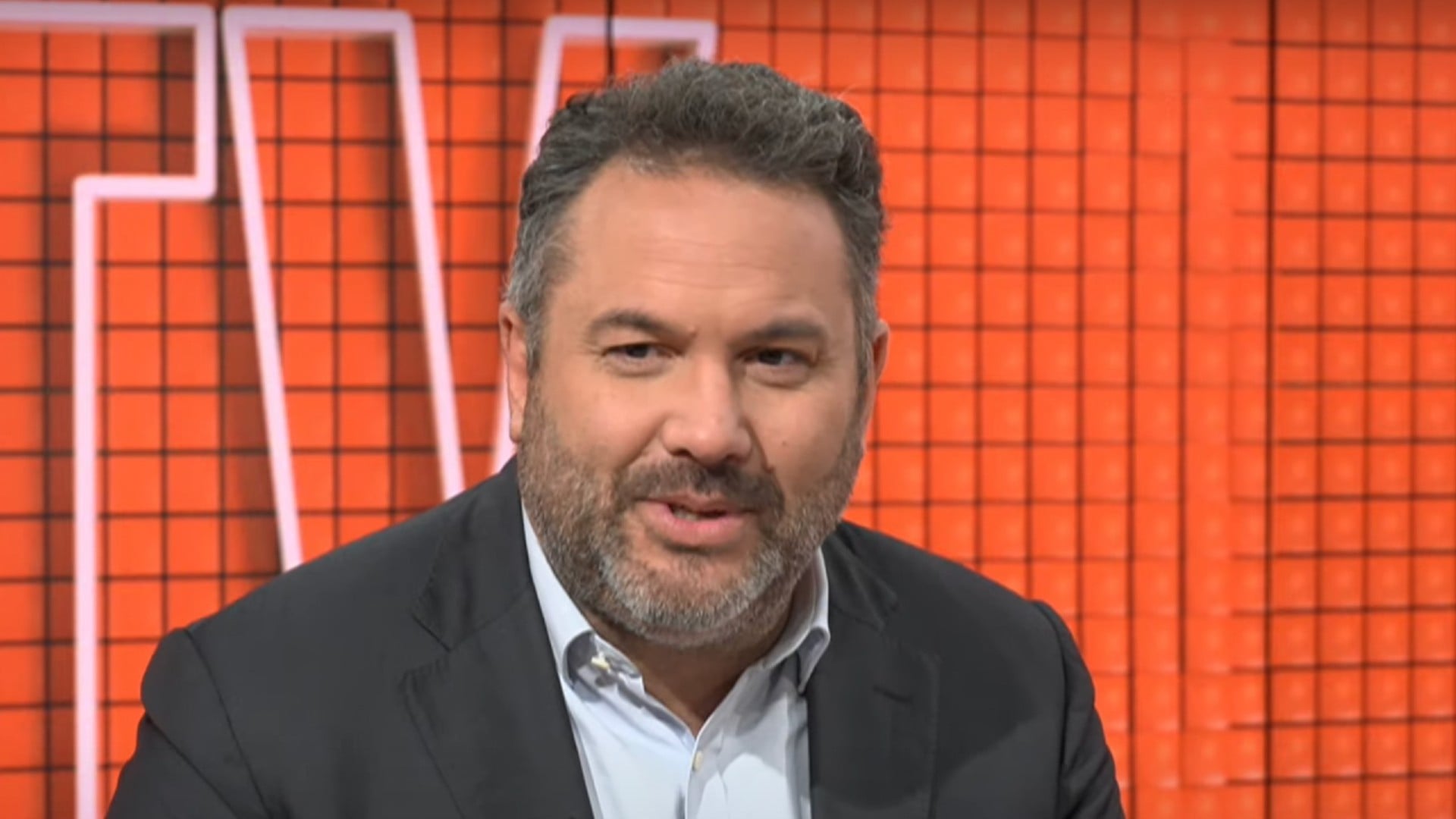 "Sans langue de bois..." : Bruce Toussaint évoque la guerre d'audiences ...
