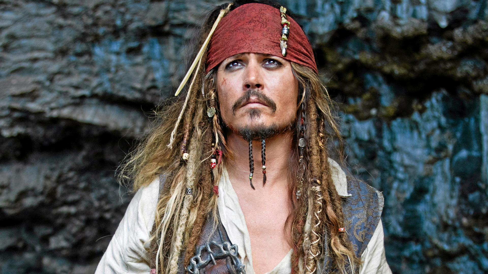 Johnny Depp, déguisé en Jack Sparrow, rend visite à des enfants malades ...
