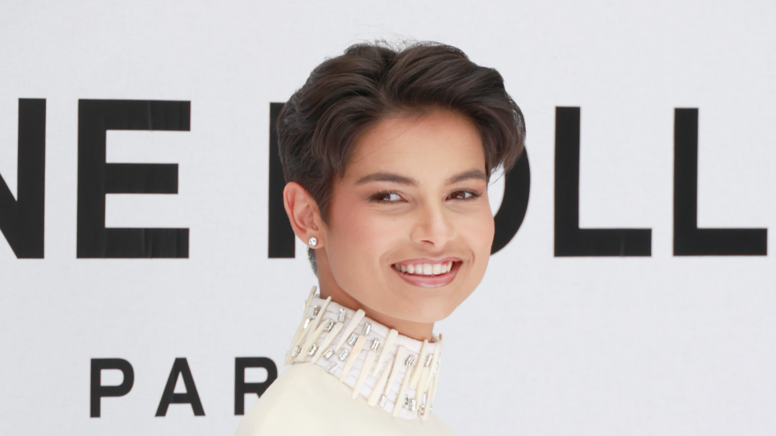 Miss Univers 2025 : Ève Gilles réagit à sa participation et dévoile ses ...